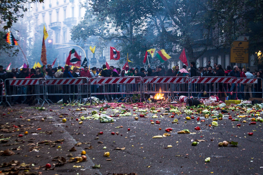 Defend Rojava - Una galleria fotografica del corteo - MilanoInMovimento