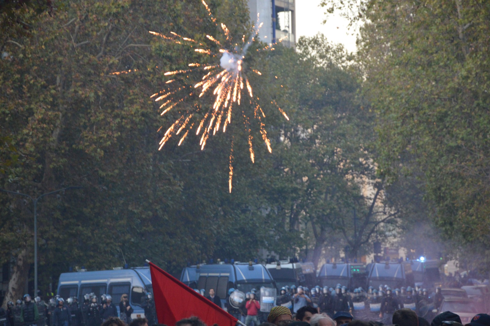 Defend Rojava - Una seconda gallery dei 10.000 in piazza ieri a Milano - MilanoInMovimento
