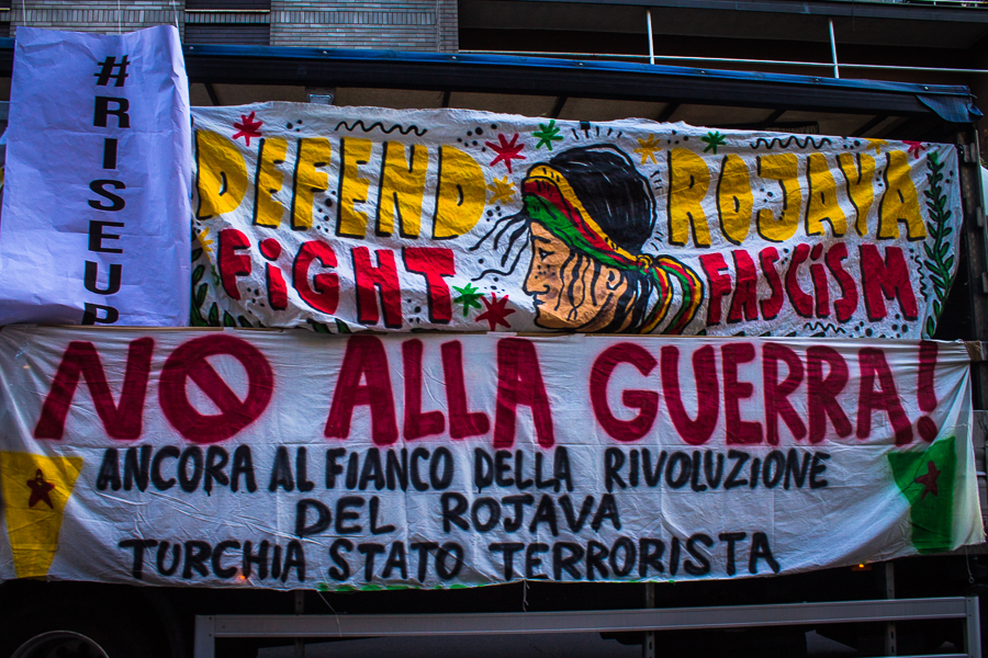 Defend Rojava - Una galleria fotografica del corteo - MilanoInMovimento