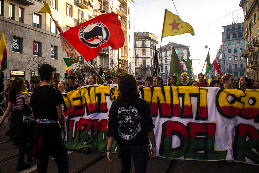 Defend Rojava - Una galleria fotografica del corteo - MilanoInMovimento
