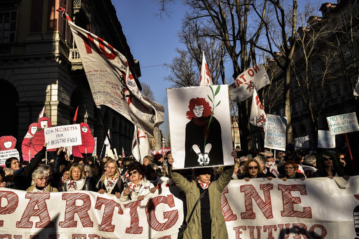 «Libera Nicoletta Dosio». A Torino sfilano No Tav e Fridays For Future ...