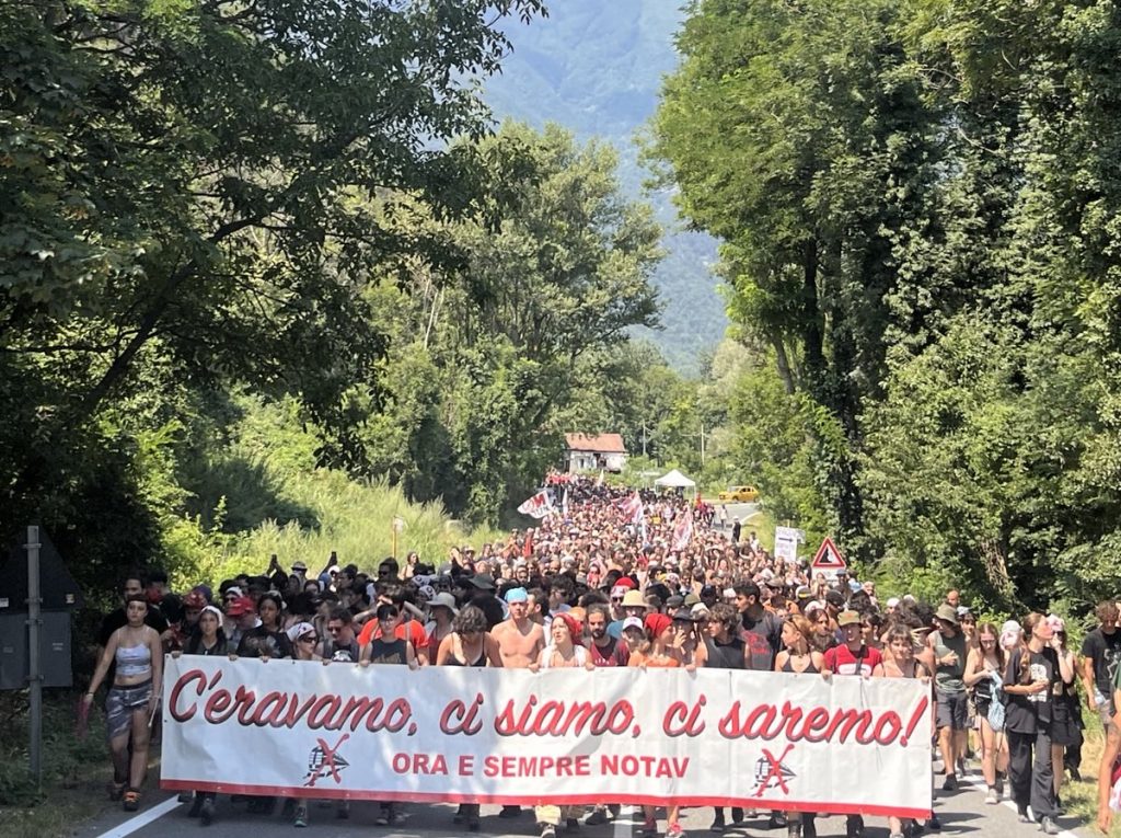 I NoTav si riprendono i luoghi della lotta. In 10.000 contro ...